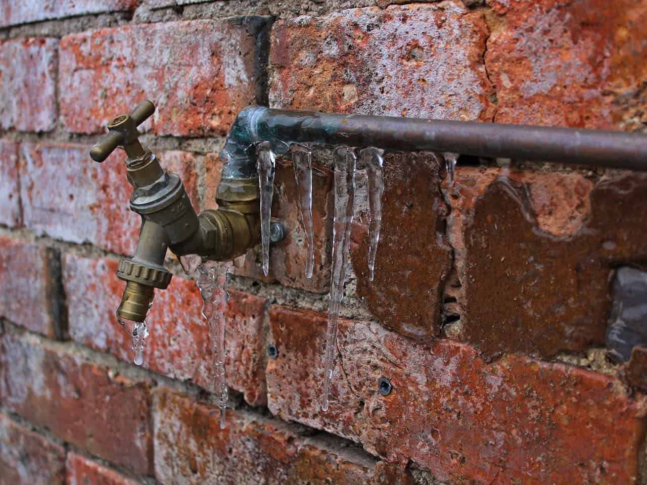 What to Do If Your Pipes Freeze or Burst This Winter | Generazio ...